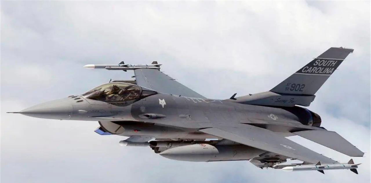 600 retired fighter jets are put up for sale, and more than 300 million ...