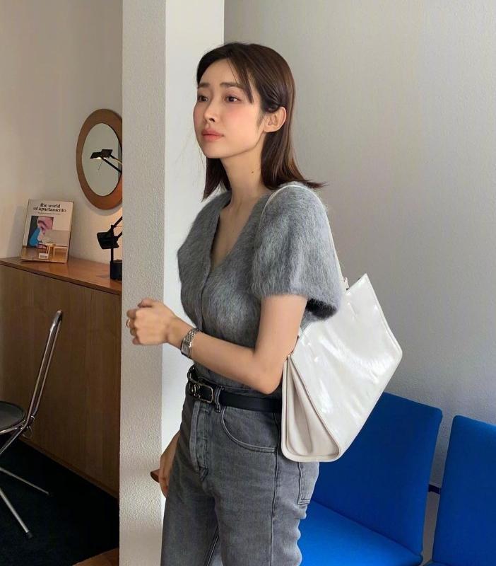 Ins fashion blogger Che Jingyuan will wear and photograph the beautiful ...