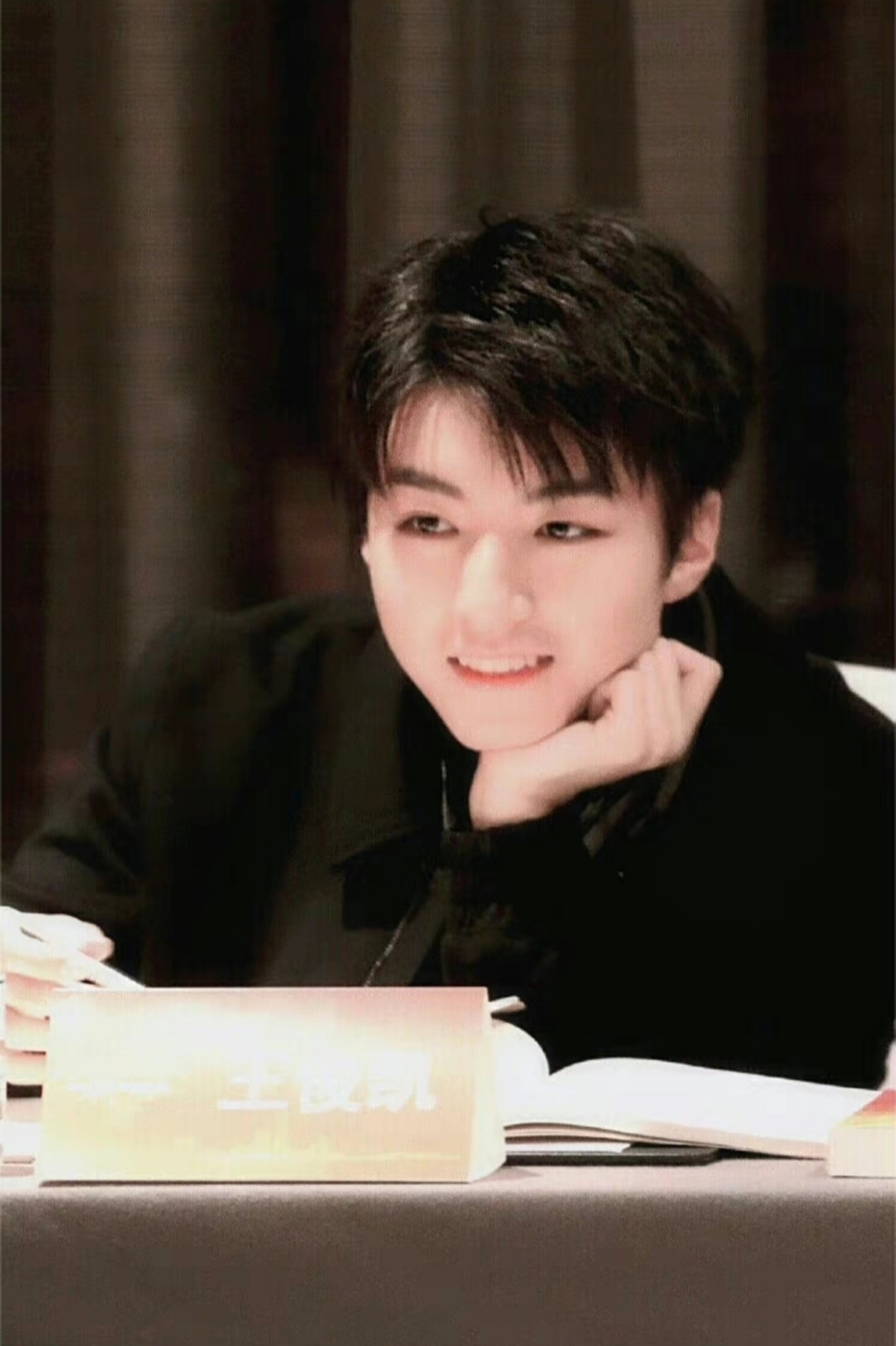 Archeology Wang Junkai replied to fans' questions in 13 years, and the ...