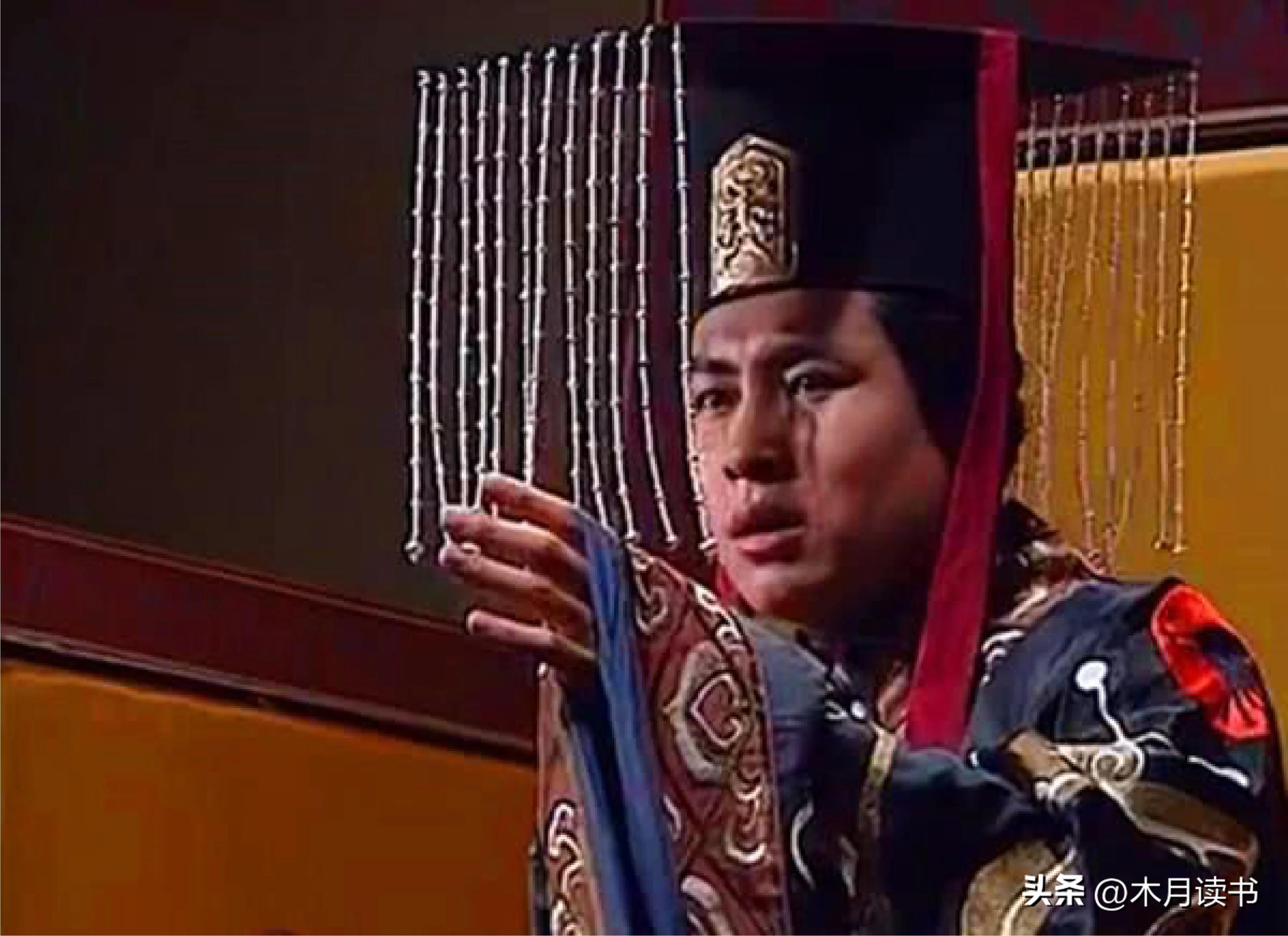 Emperor Ling of the Han Dynasty indulged in excesses, lying on the bed ...