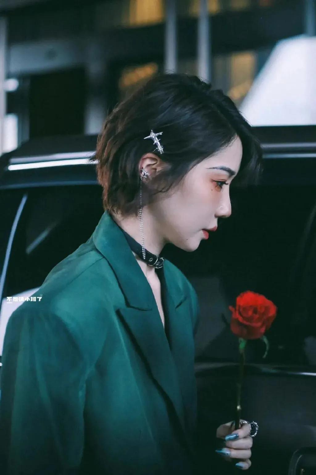 Treasure Sister Liu Lian: Graduated from Peking University, the lead ...