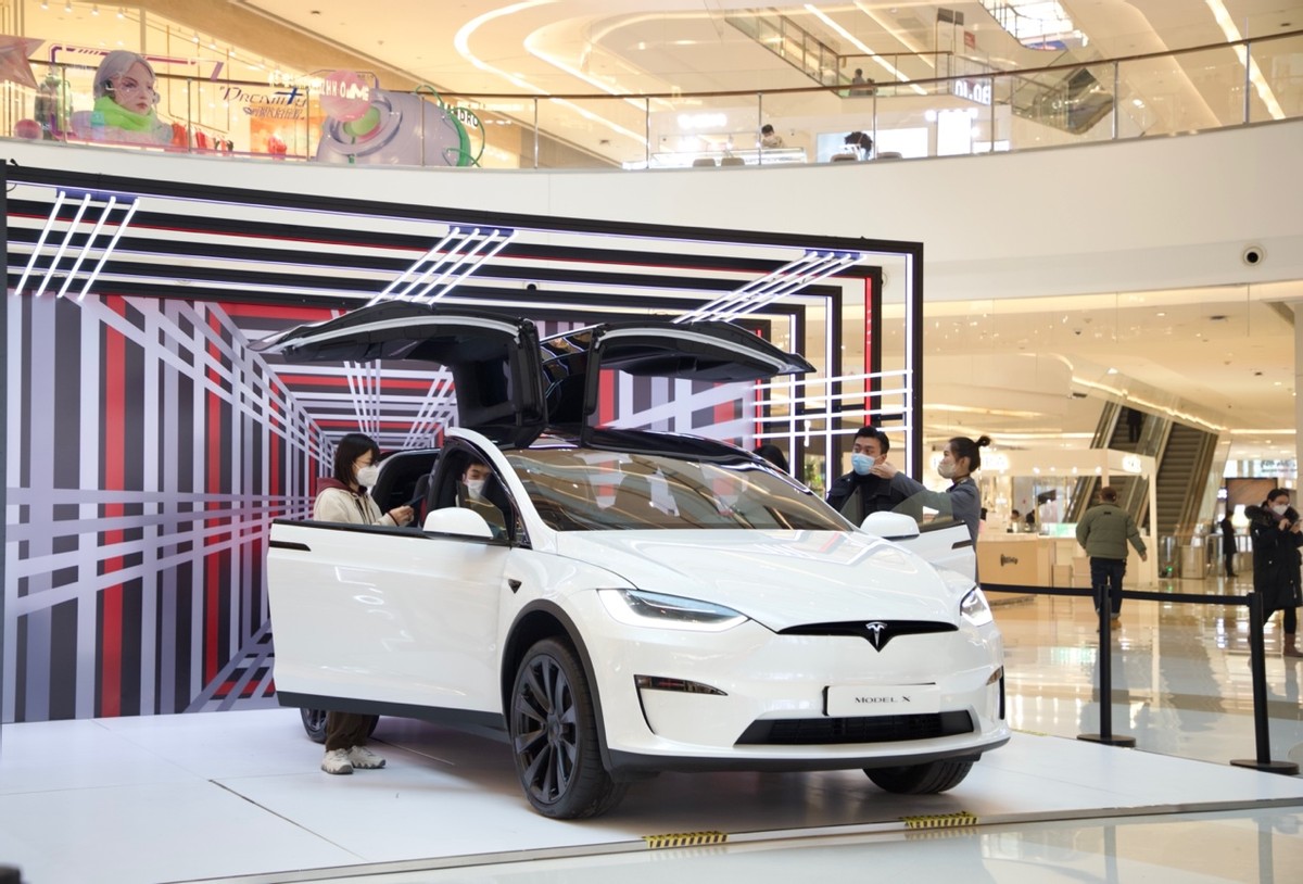 Why is the Tesla Model X Plaid called the "electric SUV ceiling"? - iNEWS