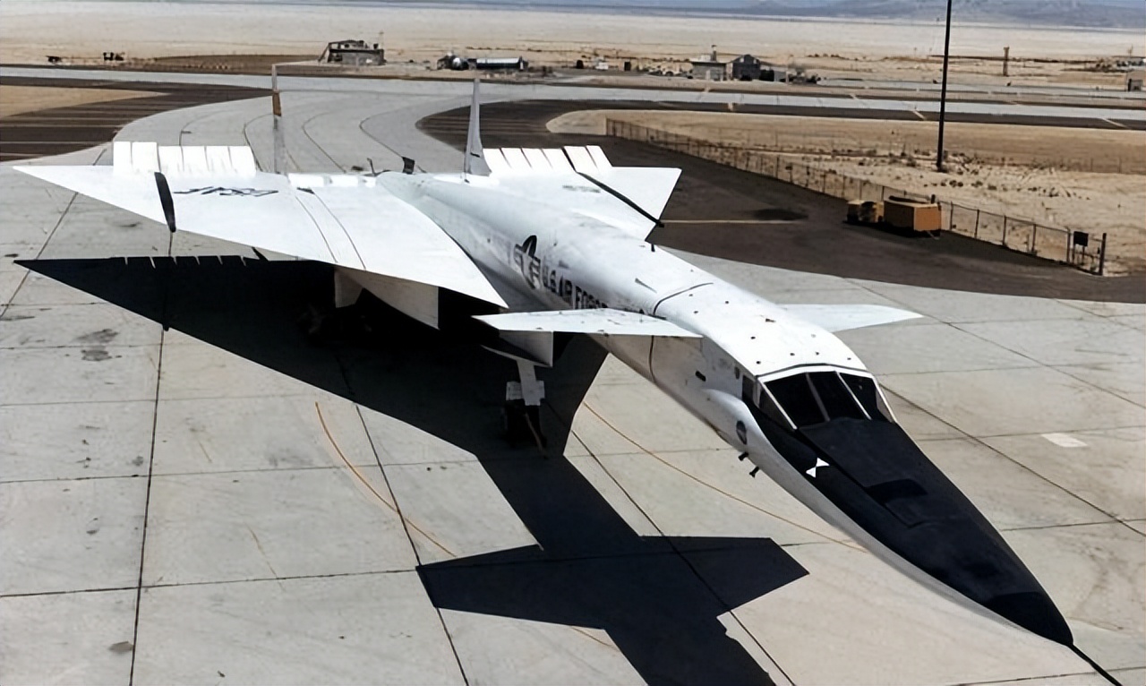 A bomber that even missiles can't catch up to! Which country has such a ...