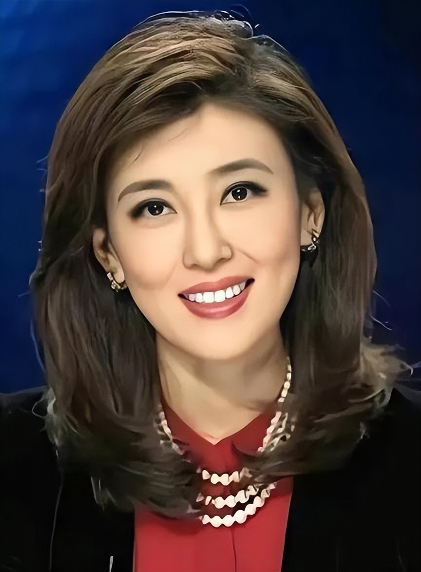 The most beautiful host of CCTV, married to a university teacher in a ...