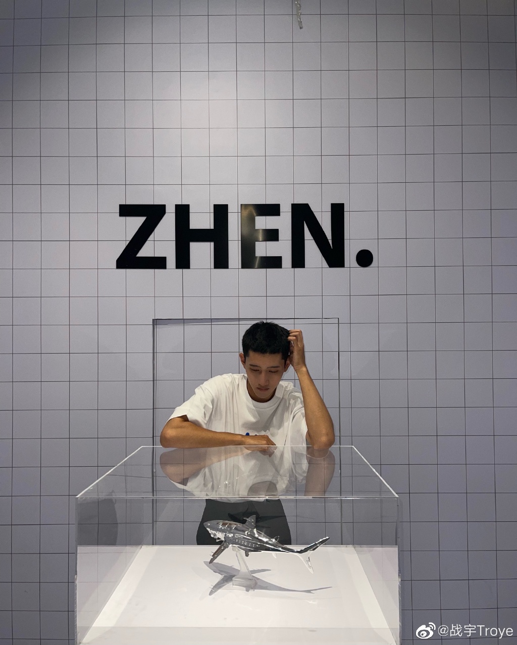 Zhan Yu: Who is this guy?He looks clean and handsome, and has ...