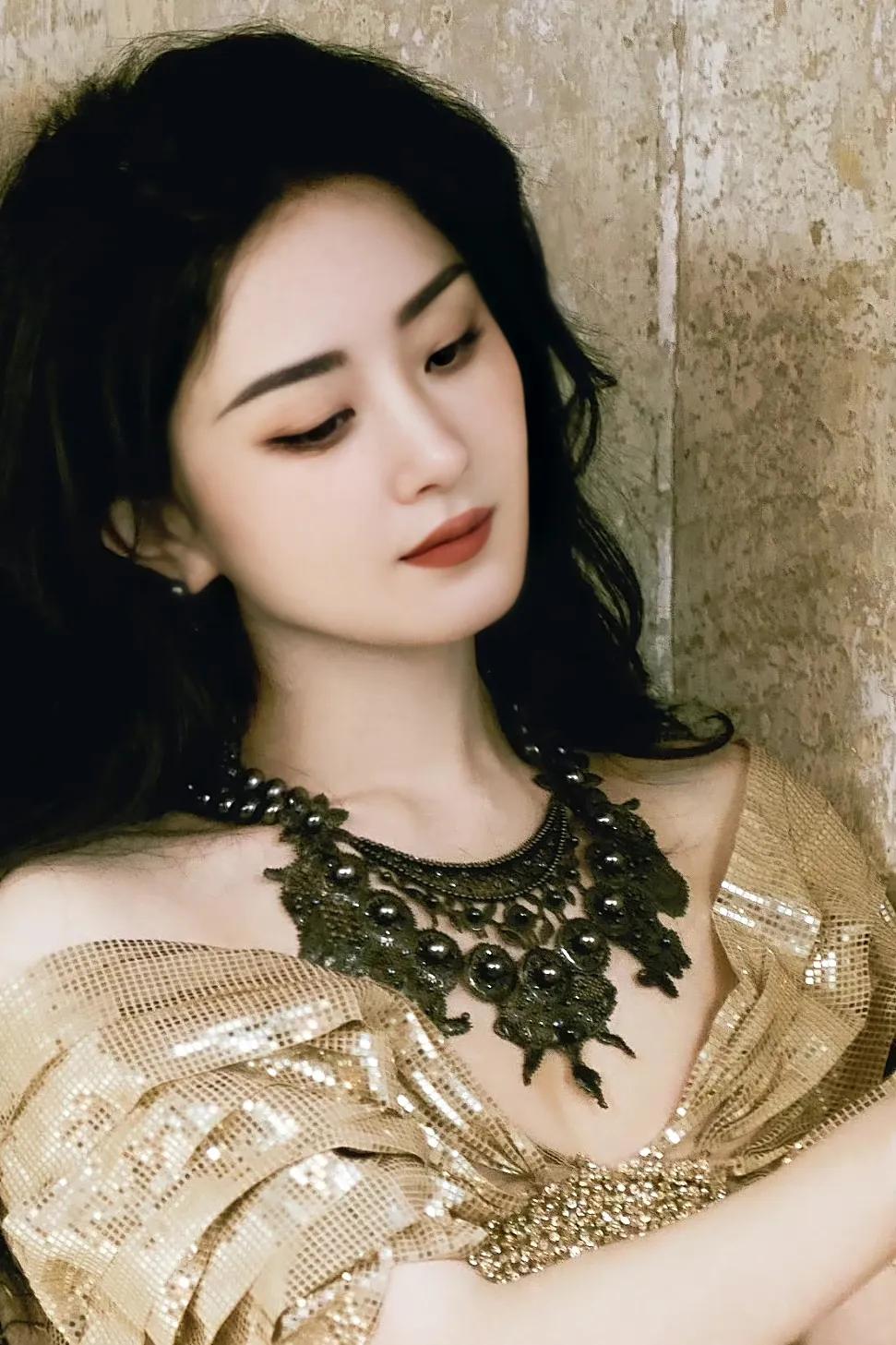 Zhao Liying, Figaro, Languang Huaying Fashion Blockbuster: Sexy and ...