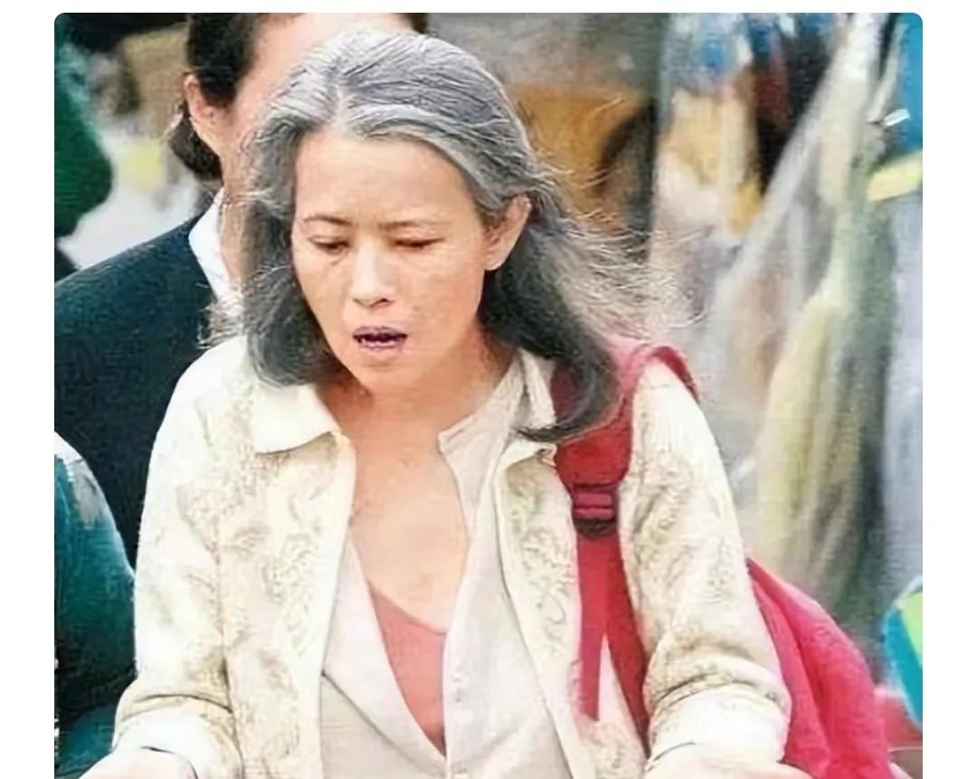 Chen Siqiang, Carina Lau, used to take Jieming, and Mi Li Xiaohuang walked along Lingnan Street ...