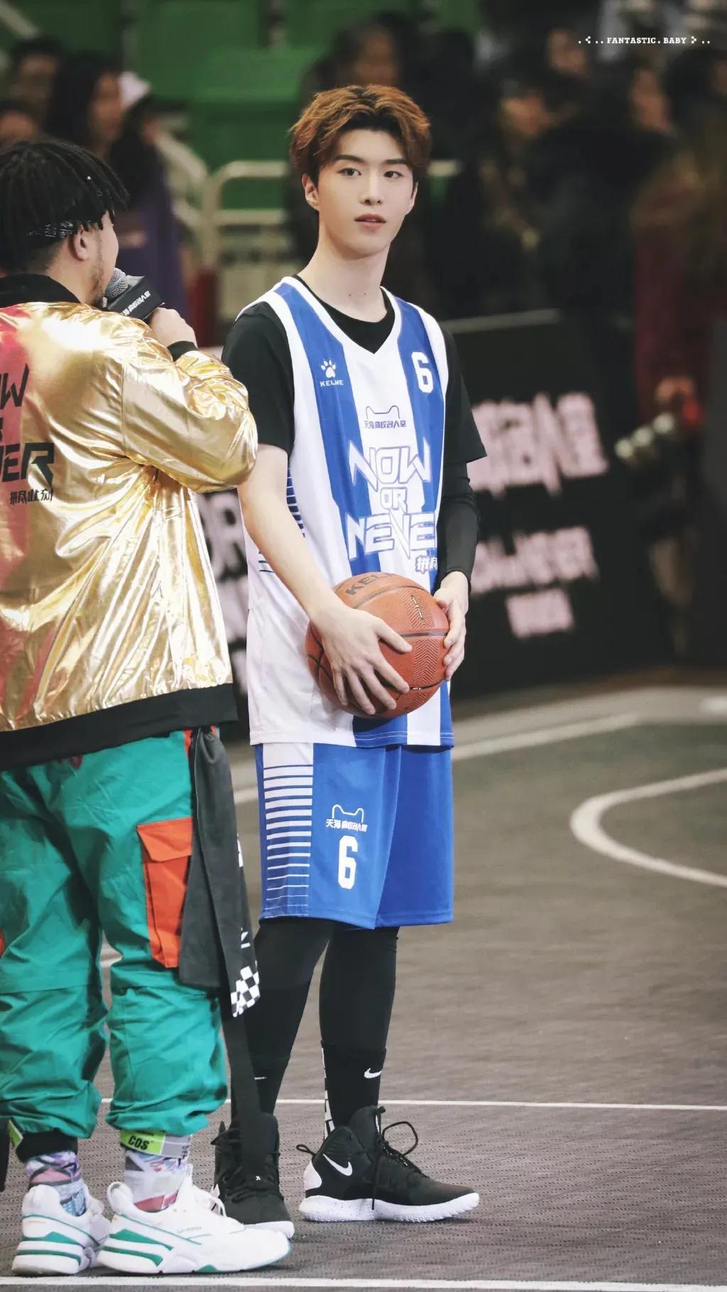 A close photo of Yan Yalun and his friend Fan Chengcheng, can you tell ...