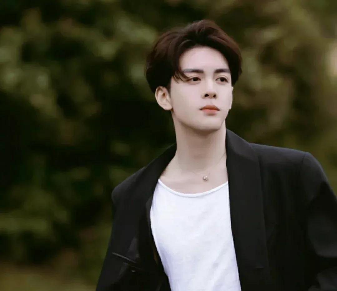 Little Gossip, Liu Yifei, Luo Jin, Zeng Shunxi - iNEWS