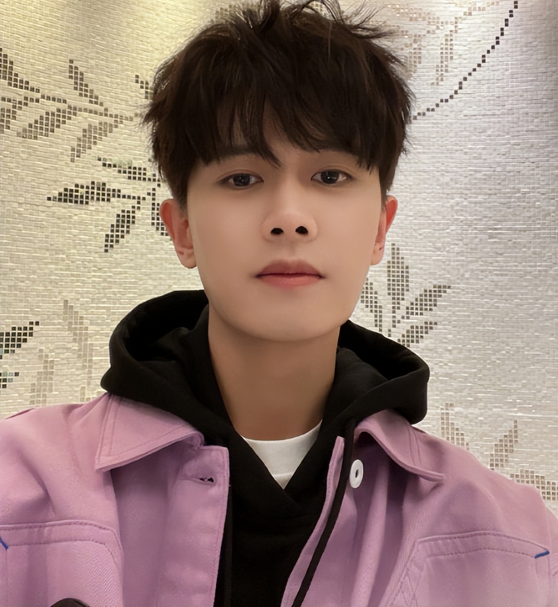 Ren Jialun's 33rd birthday was half a blessing from the entertainment ...