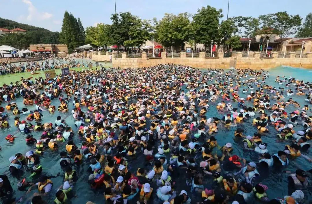 Woman suffers from gynecological disease after swimming in public ...