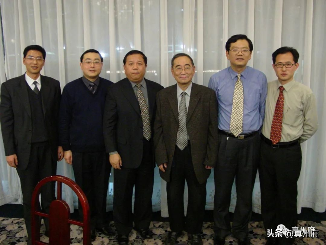 Yizheng Li Yining: China's economics leader - iNEWS