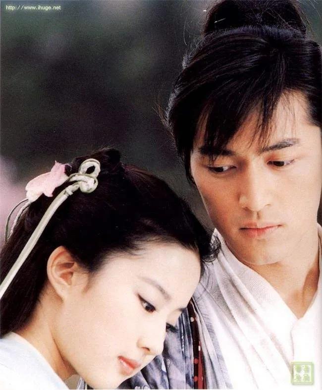 Lin Yueru and Zhao Linger, one white moonlight, one cinnabar mole - iNEWS