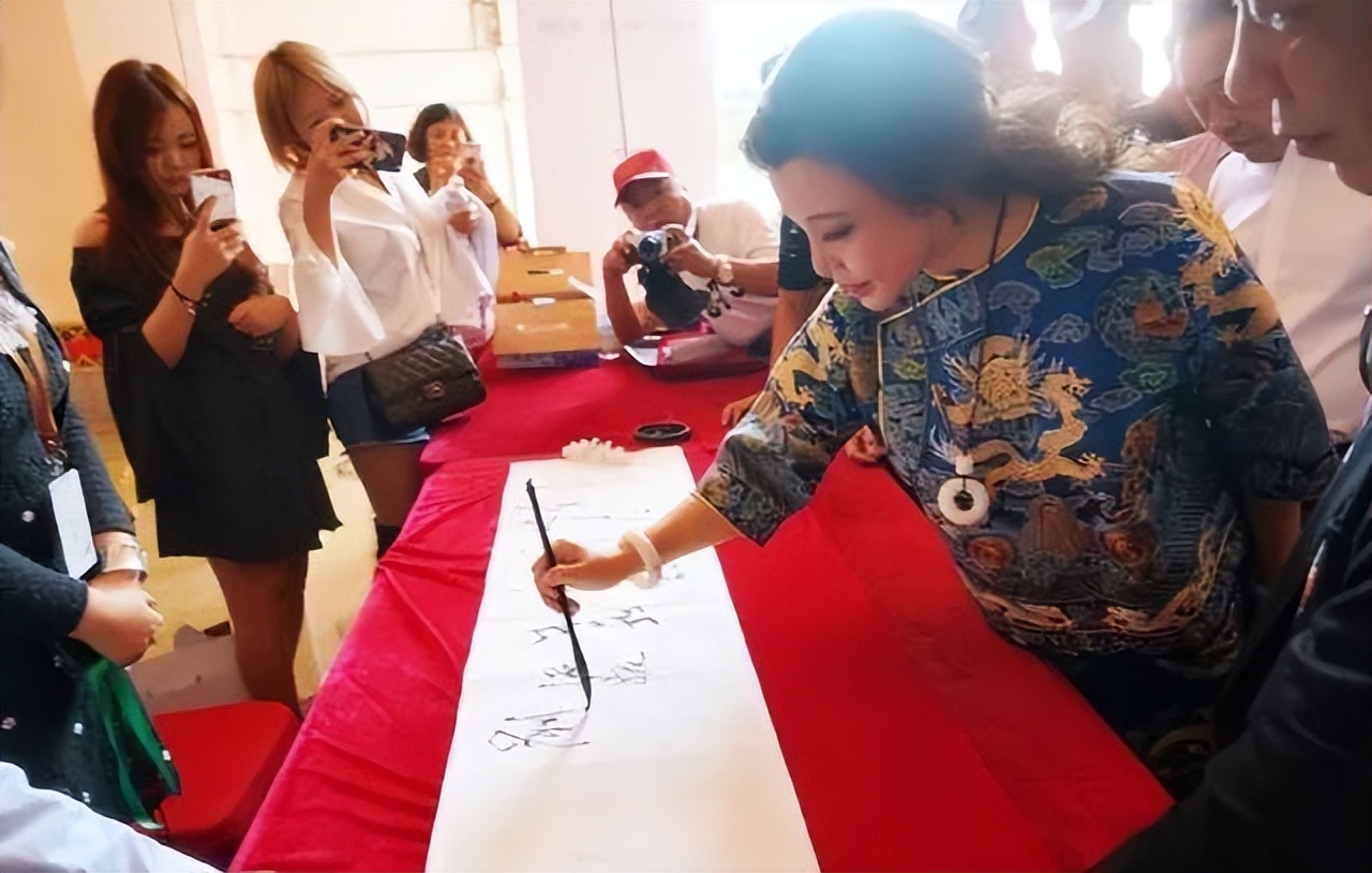 Liu Xiaoqing finally gave up the calligraphy live broadcast, but why ...