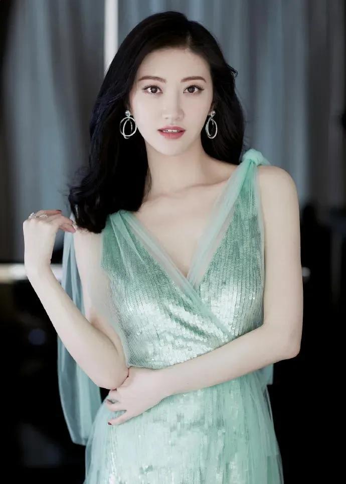The most beautiful is Jing Tian Si - iNEWS