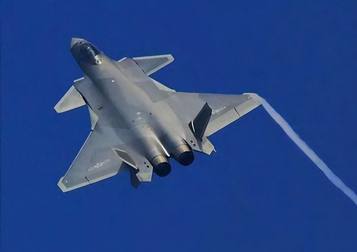 "Stealth night attack, mysterious fighter plane attacks!" - iMedia