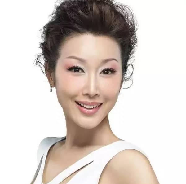 Recent photos of 46-year-old Sun Yue. Her three boyfriends were ...