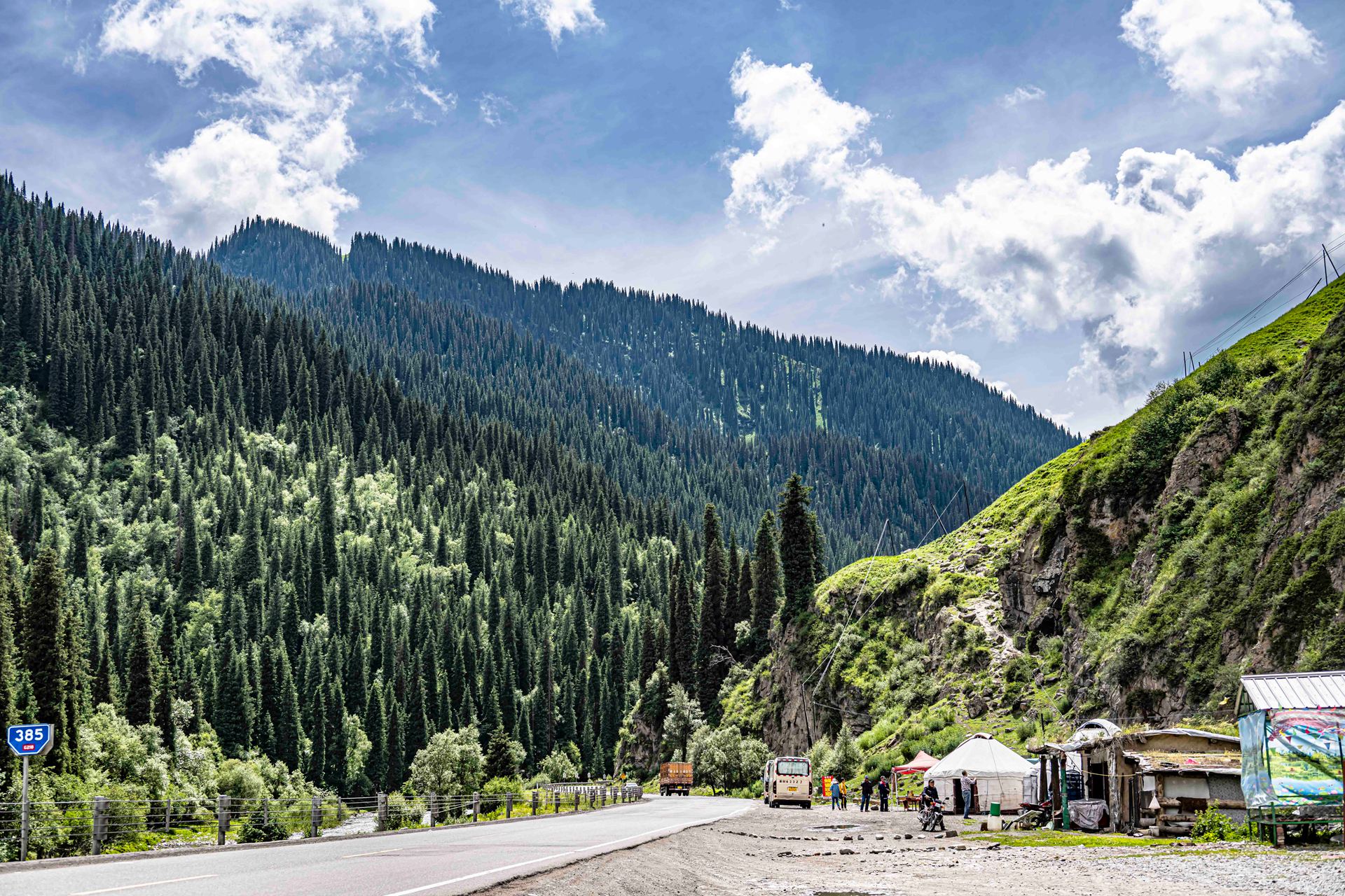 Nalati grassland, the vast sea of flowers - iMedia