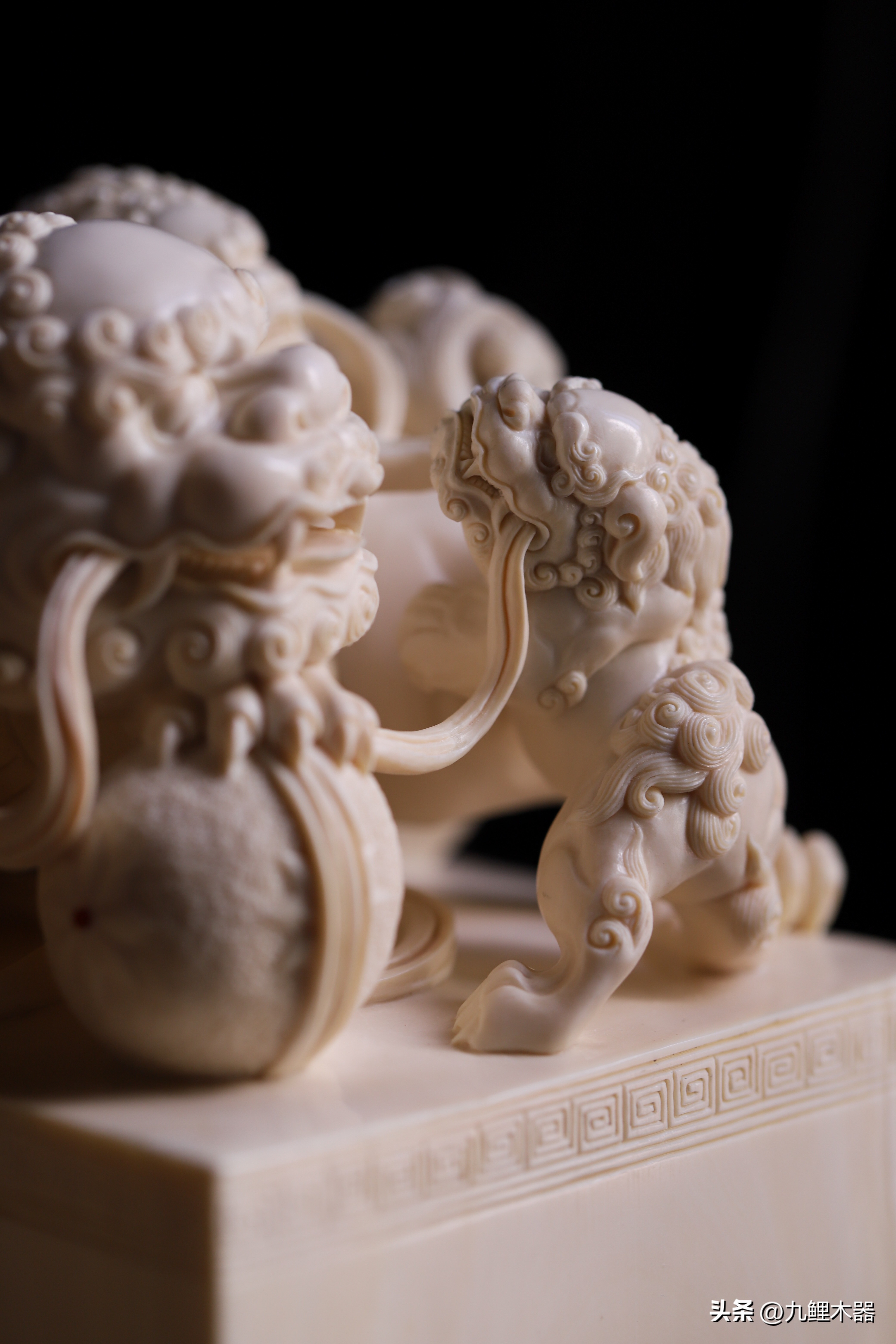 Three Lions Celebration Seal - iNEWS