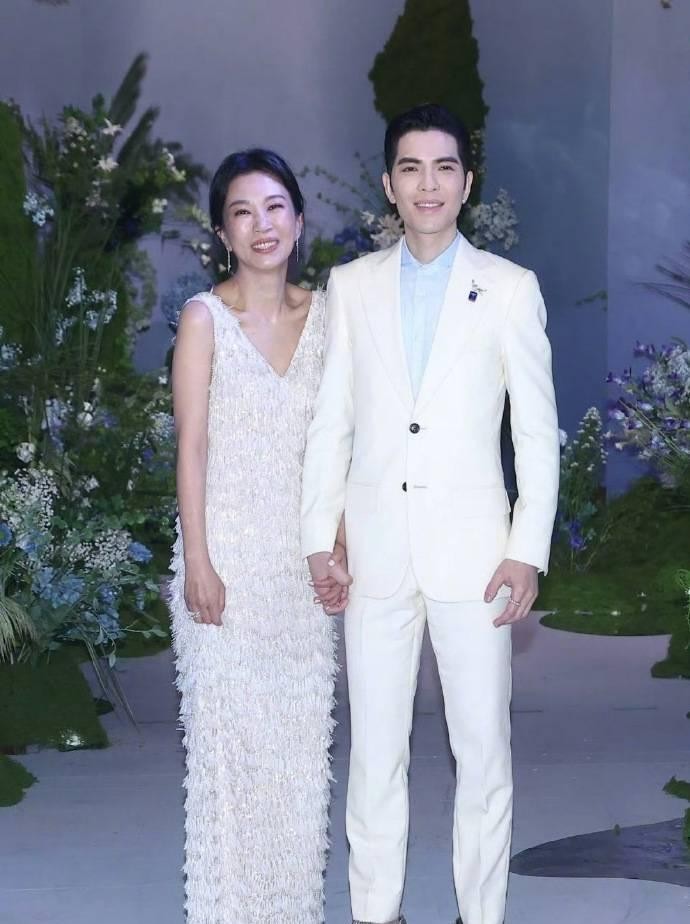 After Chen Qiaoen and her husband attended Jam Hsiao's wedding, Ming ...