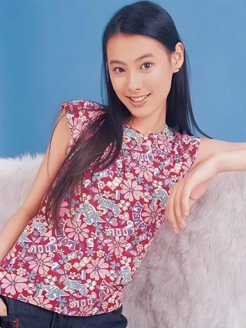 Liang Luoshi participated in the crew dinner and took a photo with Lin ...