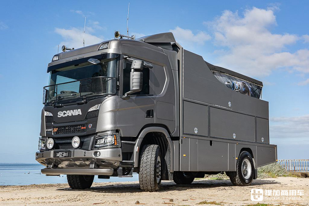 Abundant camping equipment, also with car speedboat, Scania P280 XT 4x4 ...