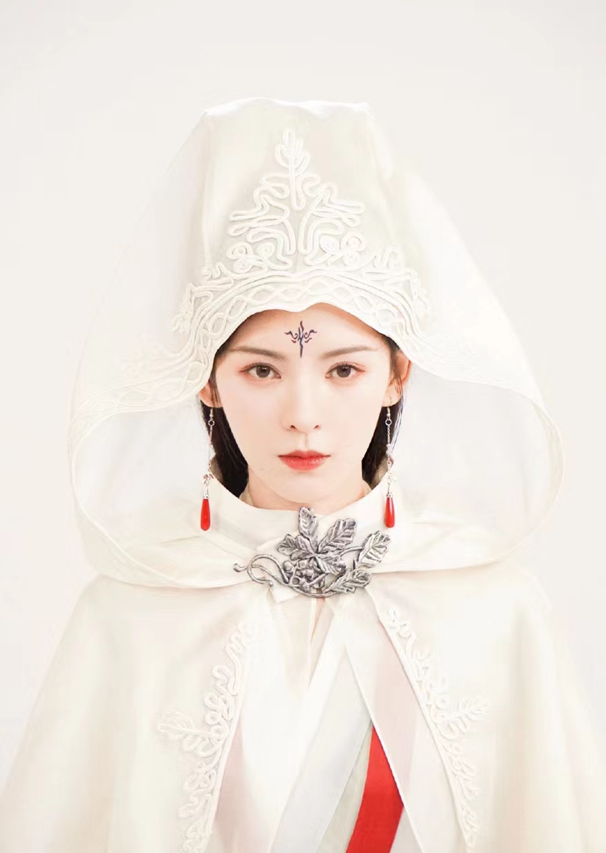 Zhang Yuxi feels cold about the fashion style of Feng Lixue in white ...