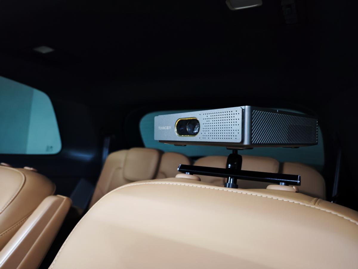 Why are more and more people choosing car projectors? The Magic of Car ...