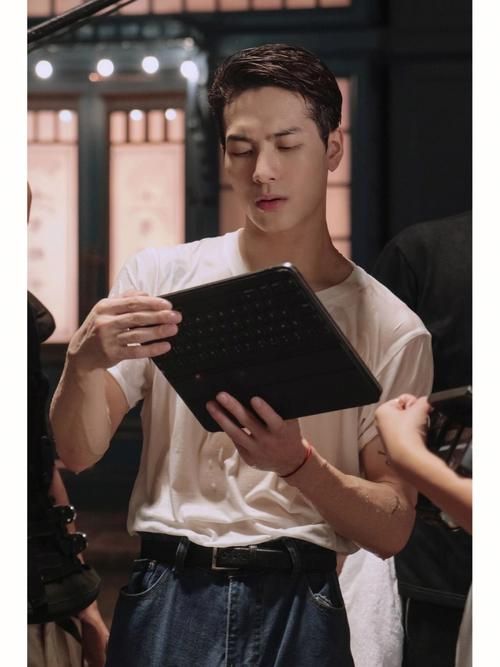 A passerby met Wang Jiaer in the bathhouse, and a photo without makeup was exposed. Netizens ...