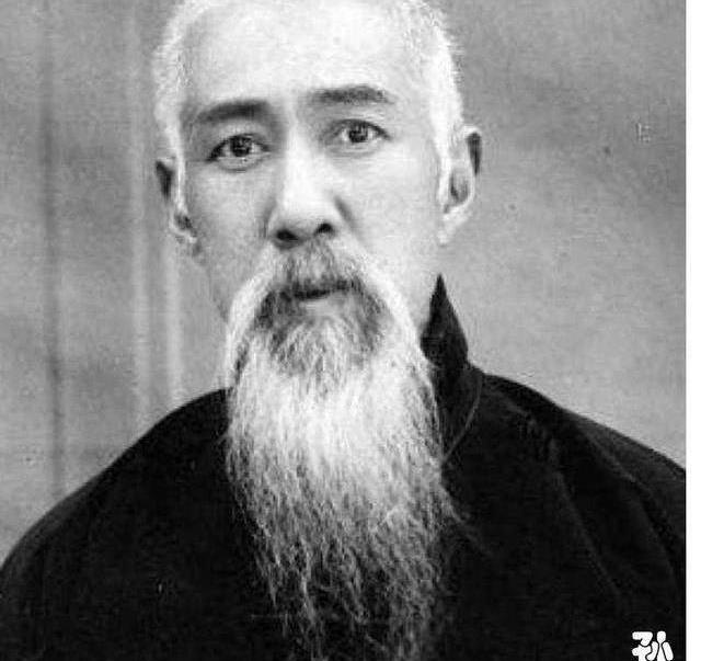 He was an official in the late Qing Dynasty. He married five wives and ...