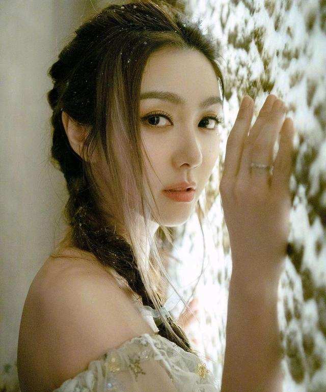 Xue Kaiqi's reversal of the clothes caused a heated discussion!Fans misunderstood it on purpose ...