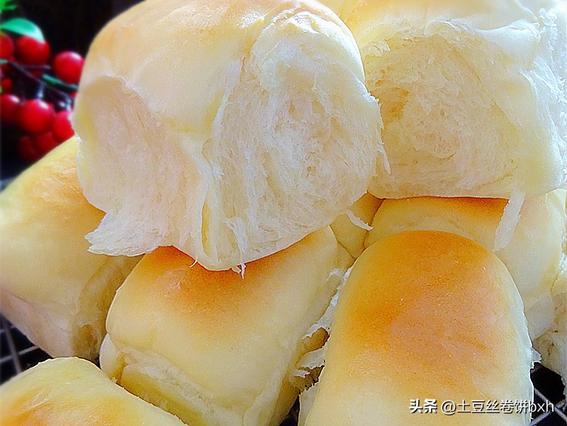 There is a trick to making bread. With this method, the bread is soft ...