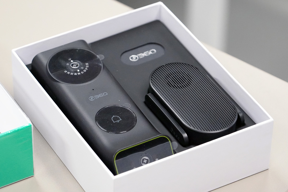 The female voice becomes the male voice and the home is safer. The 360 video doorbell 5MAX dual ...