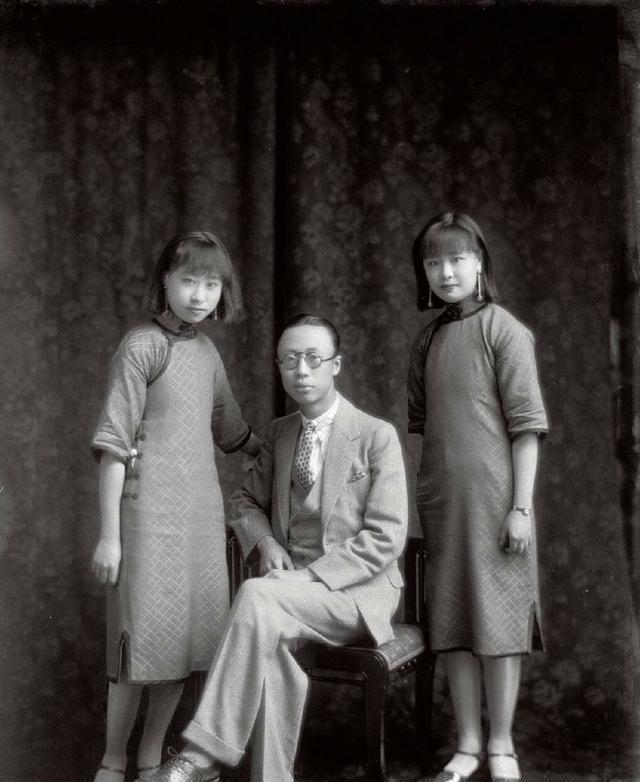 Out-of-print photo of the last emperor Puyi, picture 2 standing beside ...
