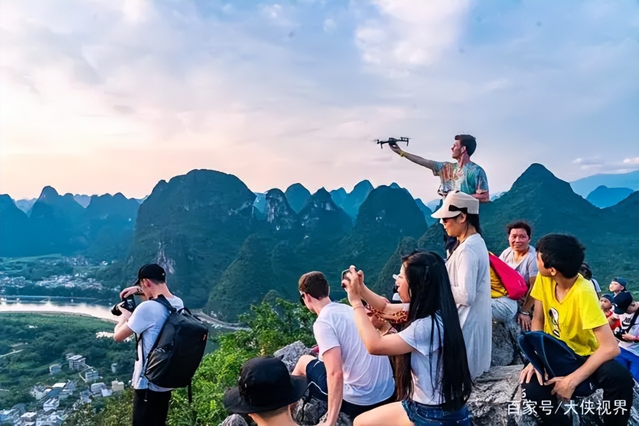 The unique leisure fun of Guilin people: mountain climbing (2) - iNEWS