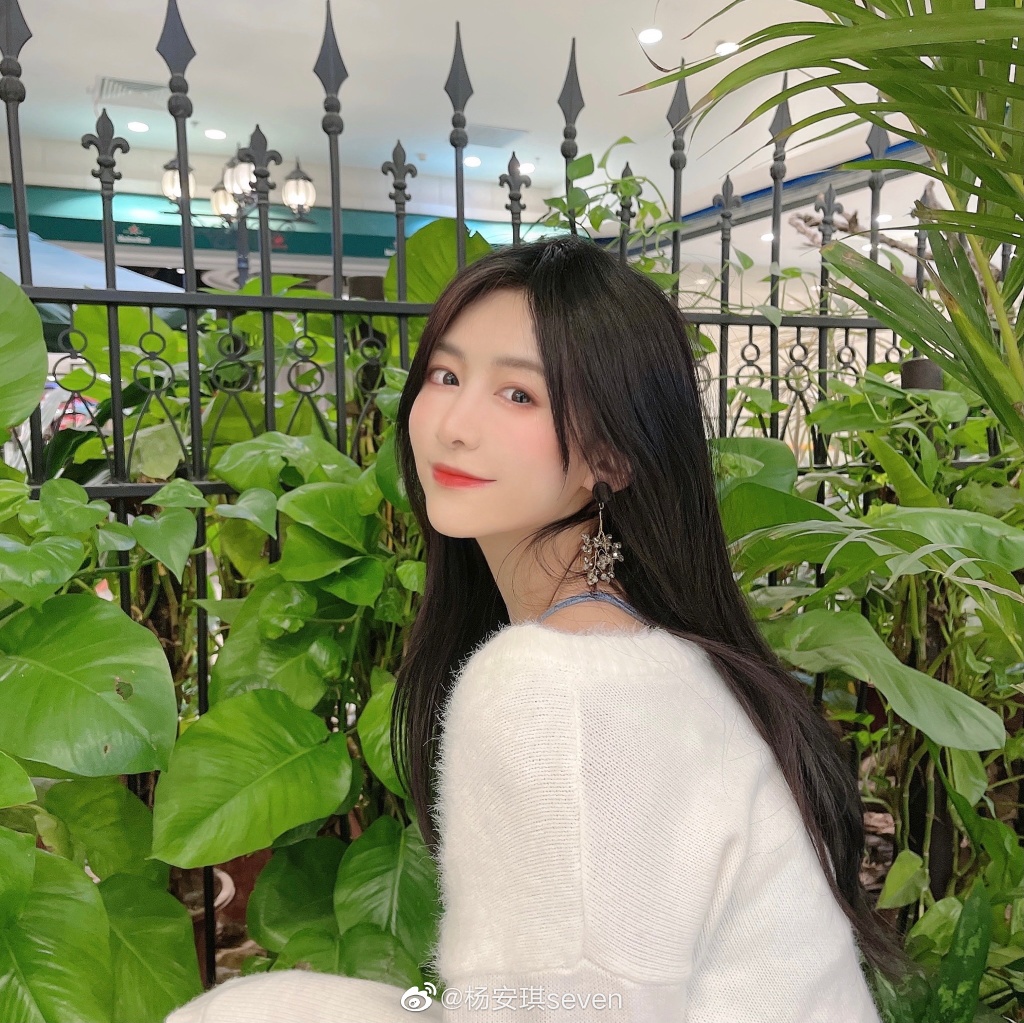 Mingyang Entertainment—Beauty Star—Anqi Yang - iNEWS