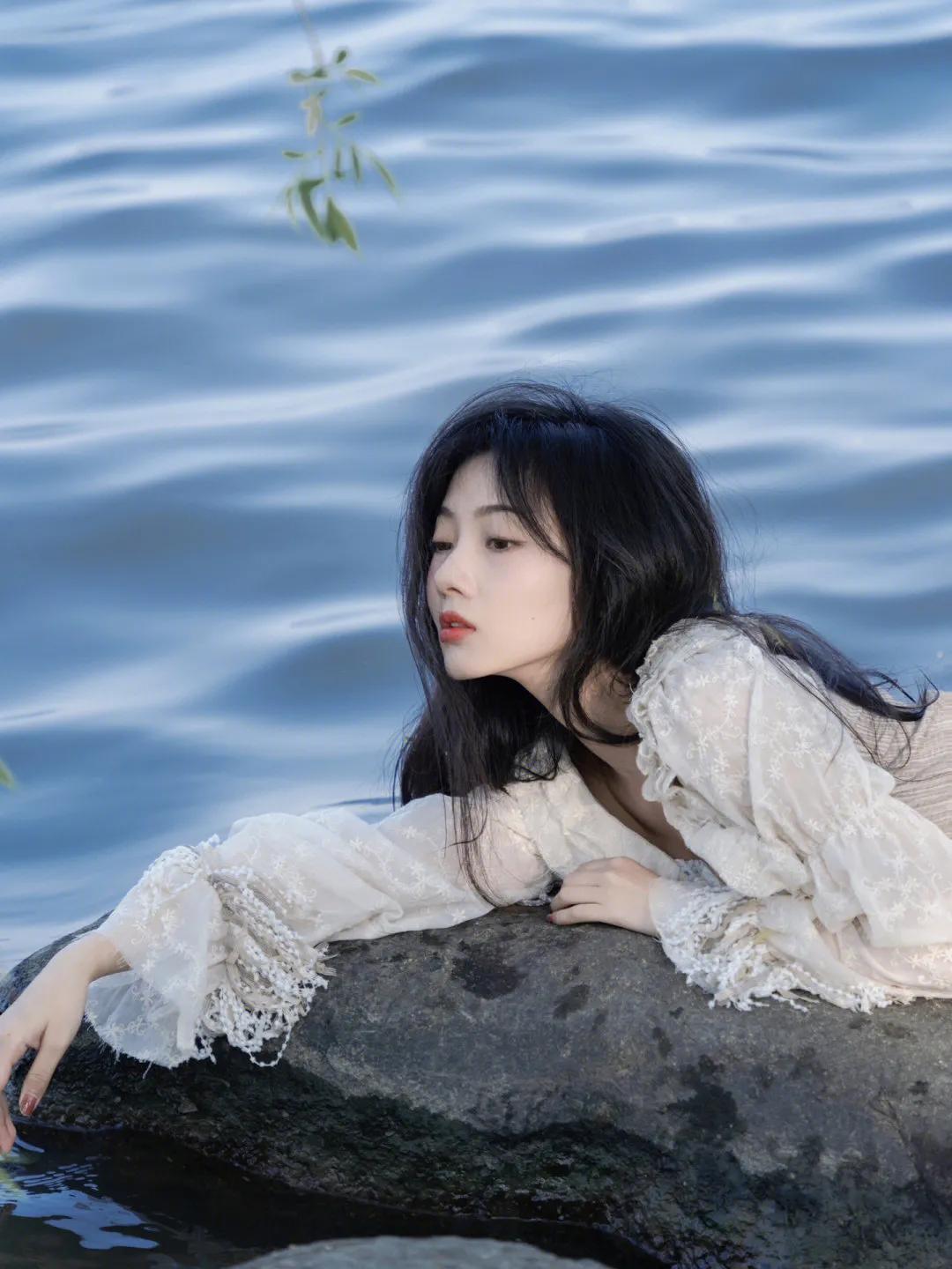 A pool of spring water, intoxicated, people will be there when you ...