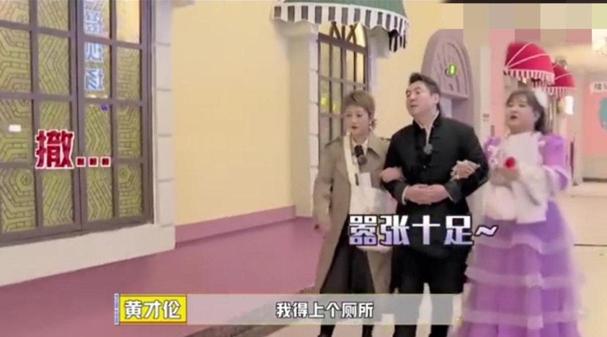 Shen Teng, Ma Li and Jia Ling are in the same frame, the boy is in the ...