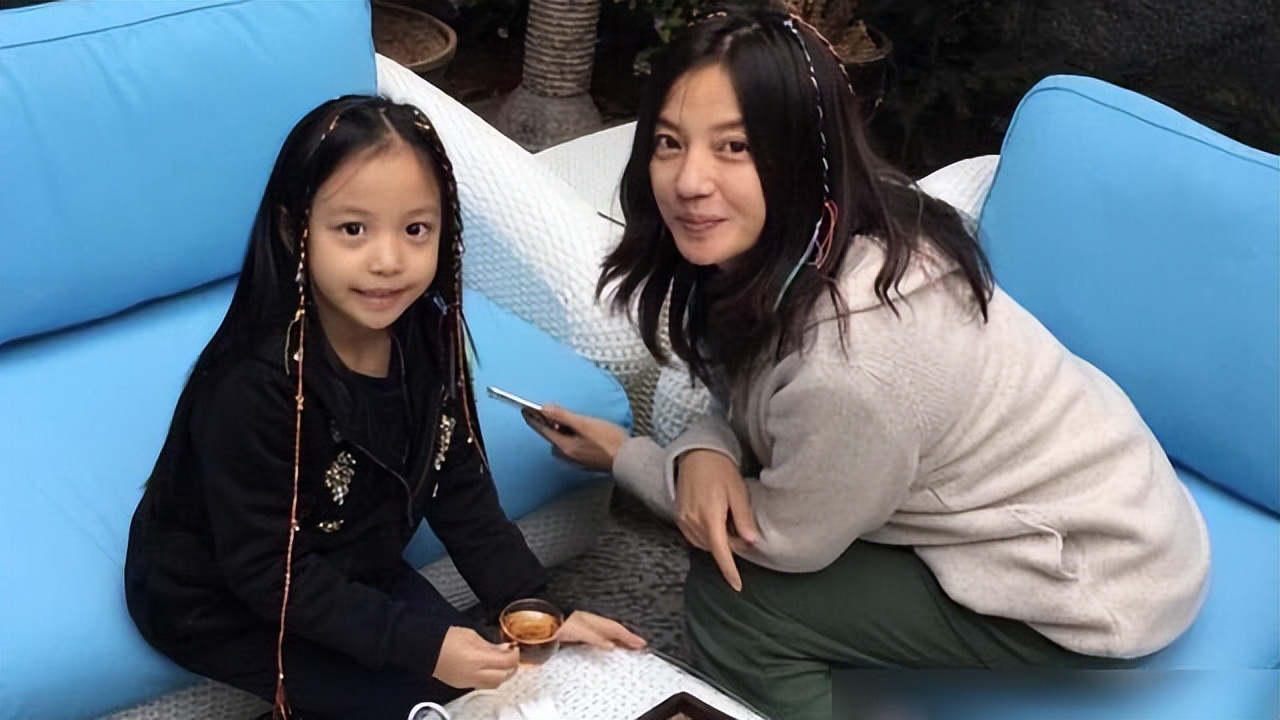 47-year-old Zhao Wei has not shown up for a long time, she looks old ...