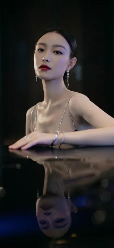 10 Female Celebrities With Flat Faces, But More and More - iNEWS