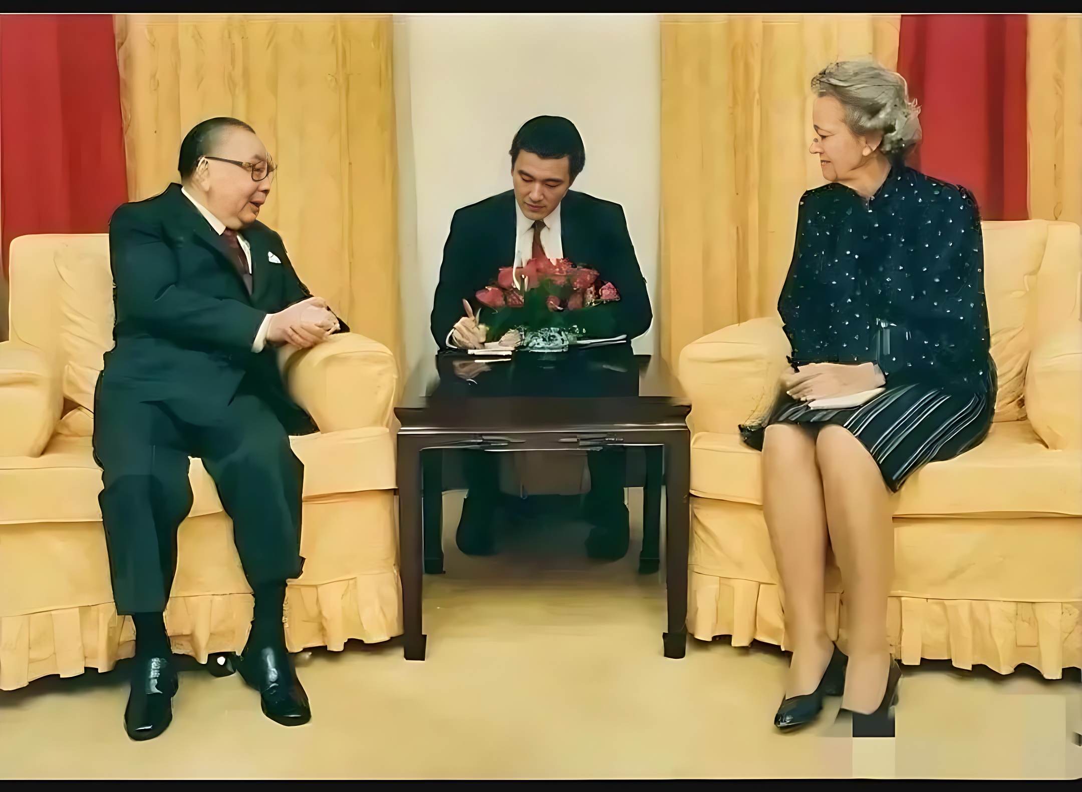 In 1984, a rare photo of Ma Ying-jeou and Chiang Ching-kuo, handsome in suits! - iMedia