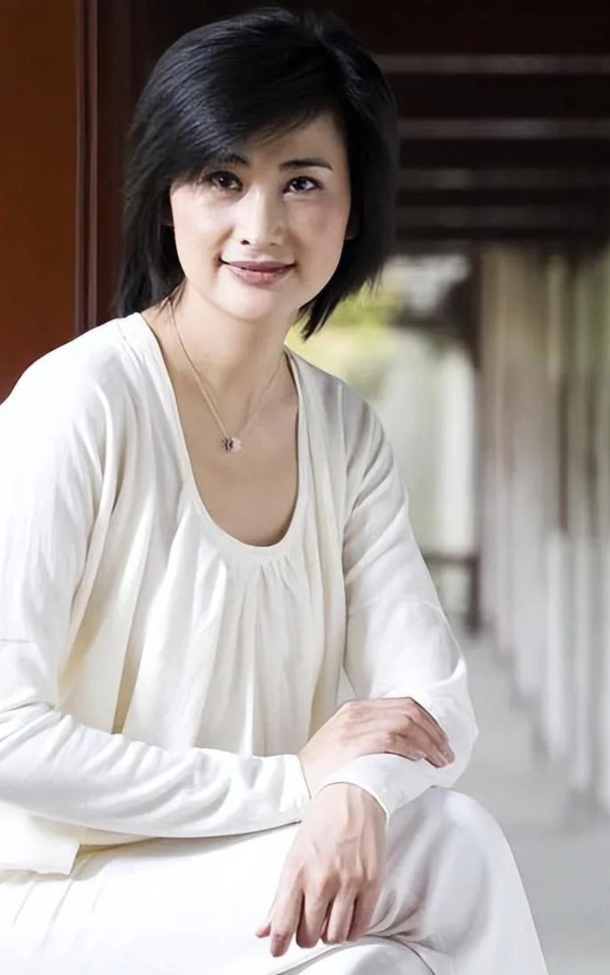 Host Wu Xiaoli: Recognized with her impoverished brother, why was she rejected when she offered ...