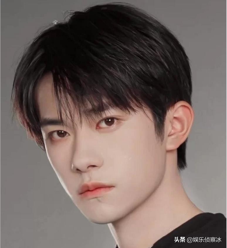 The champion Gu Ailing and Liu Haoran took a group photo, and took a ...