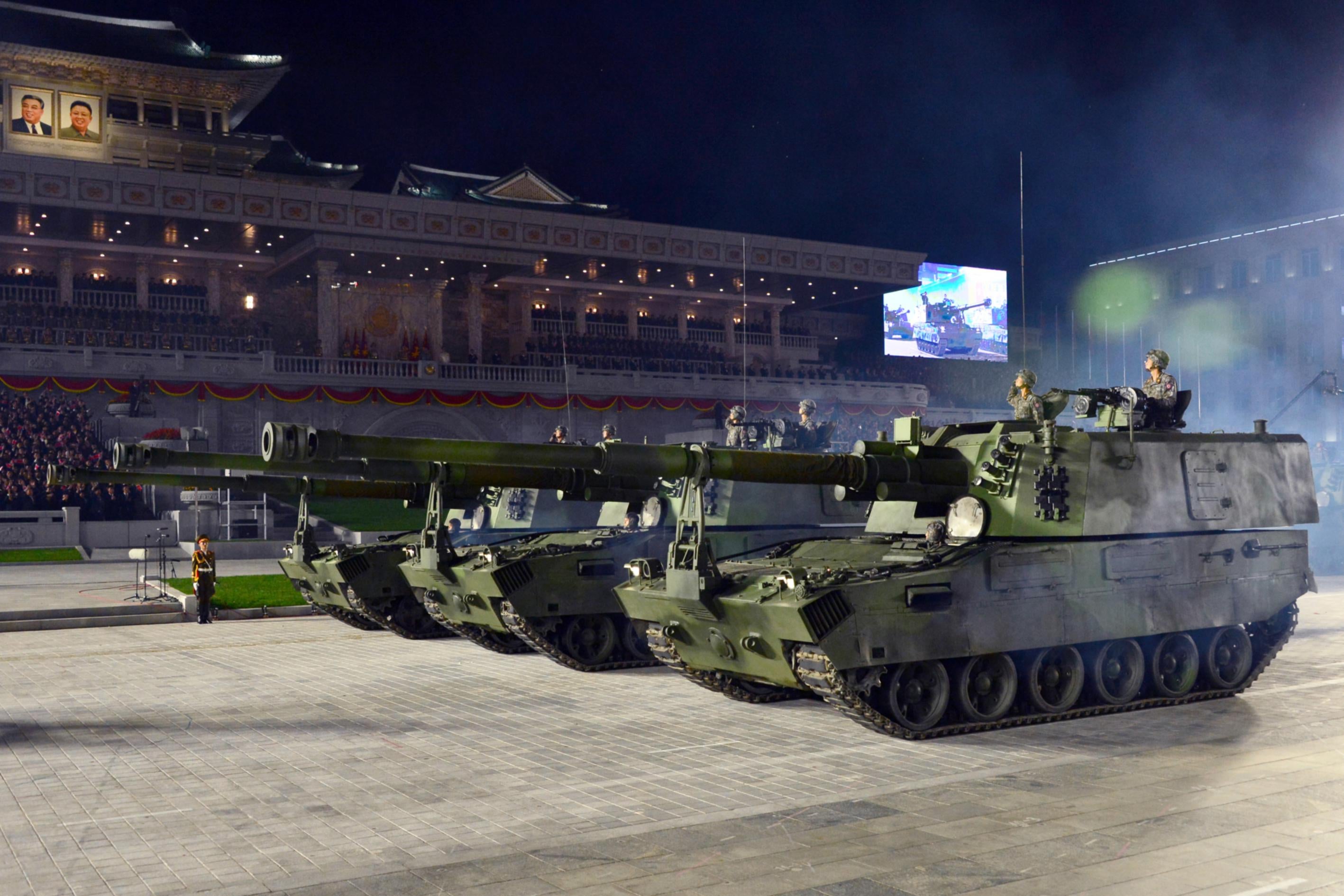North Korea's new M2018 152mm self-propelled gun - iNEWS