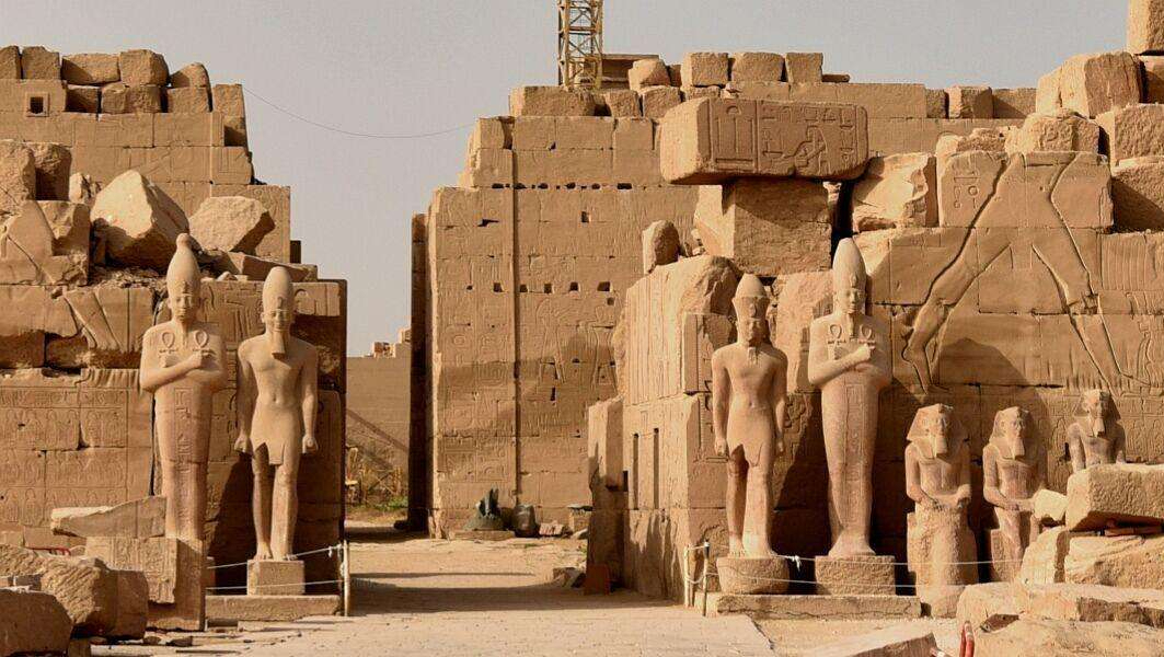 Briefly describe the worship centers and priests of the gods of Mentu ...