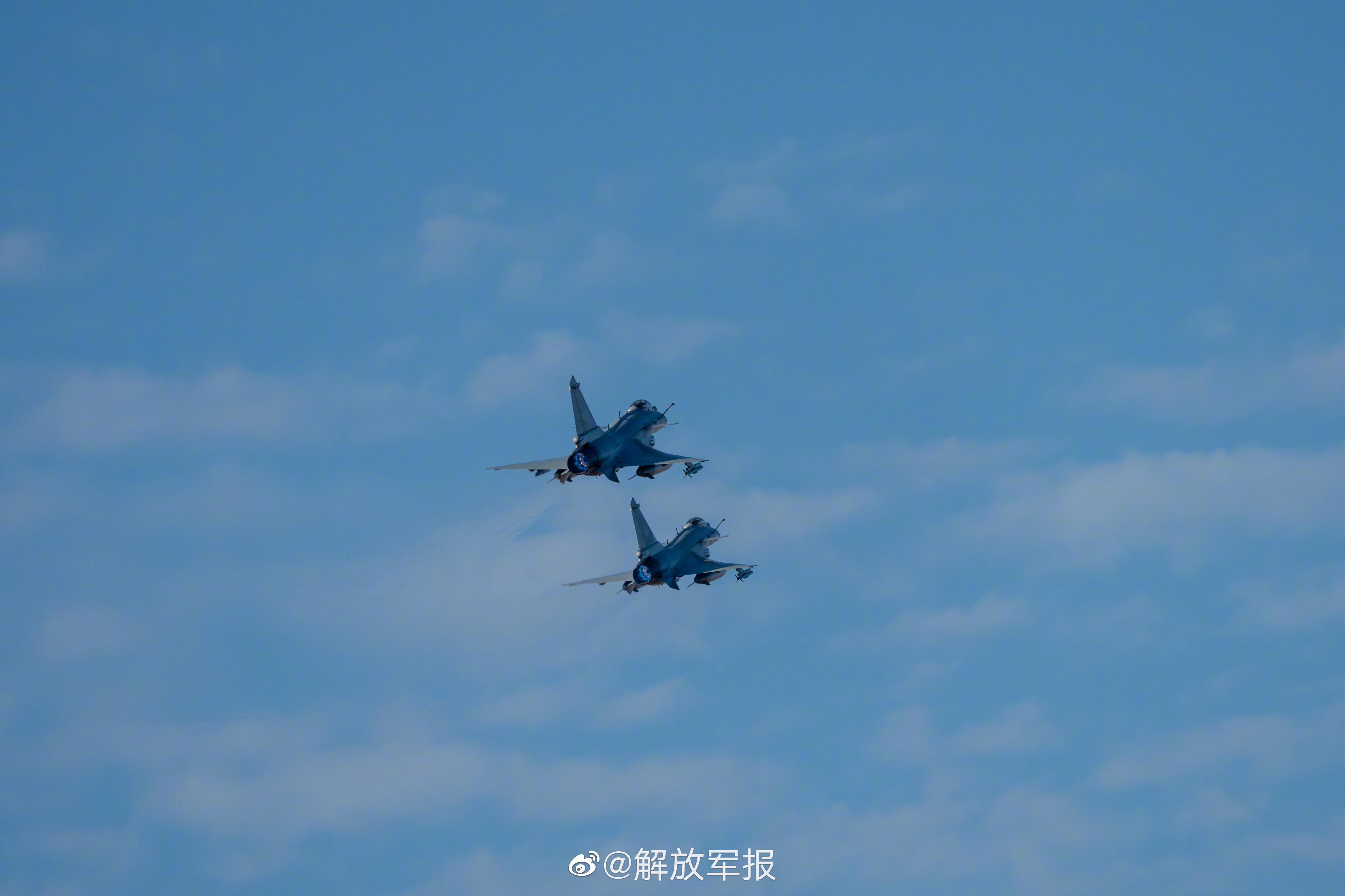 Experience fighter flight training from multiple perspectives - iNEWS