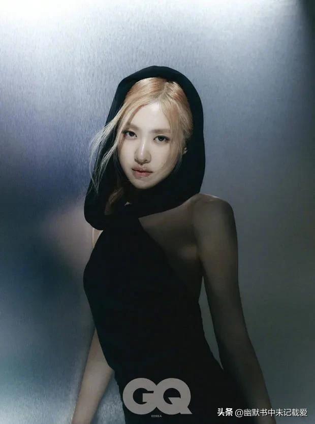 Park Chae-young wears a tube top and a suit, showing S-curve eyes with ecstatic expressiveness ...