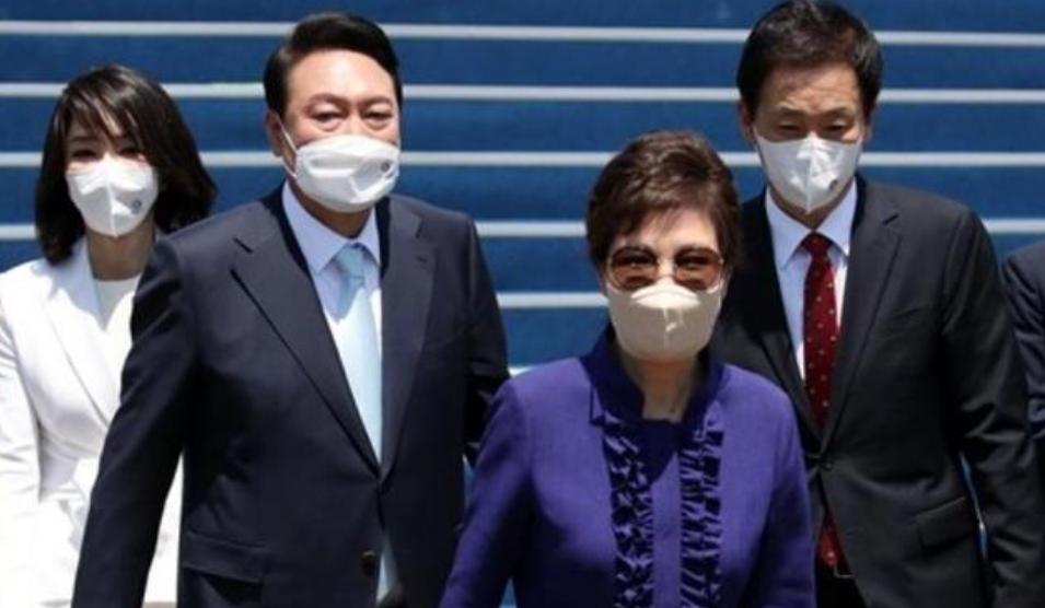 It's amazing! Park Geun-hye and the first lady of South Korea are in ...