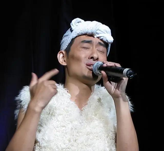 The singer Abao who pretended to be crazy and acted like a fool is now ...