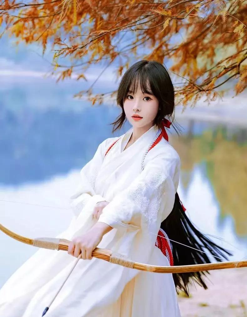 Where the Qing song is deeply in love, with winking eyes and frowning ...